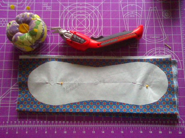 Free Four-sided Dog Bone Neck Pillow Pattern | apron strings