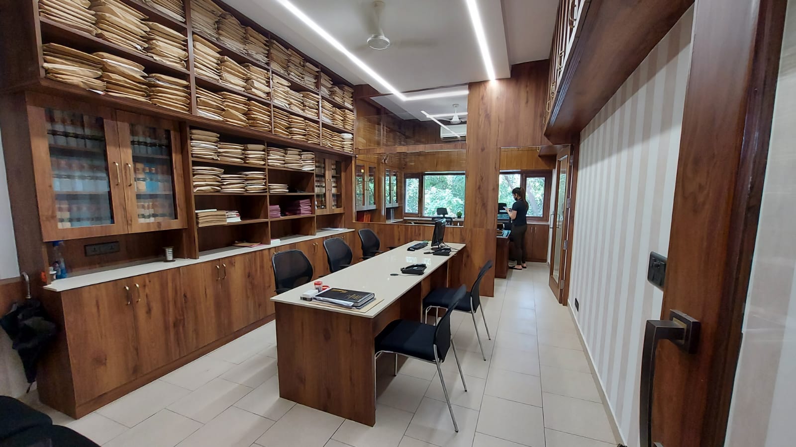 A lawyer’s abode ♠️ Minimalist yet precise articulation for the chamber ...