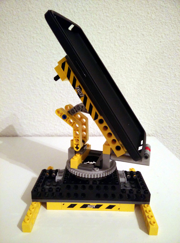 Lego cell phone dock spins 360 | Boing Boing