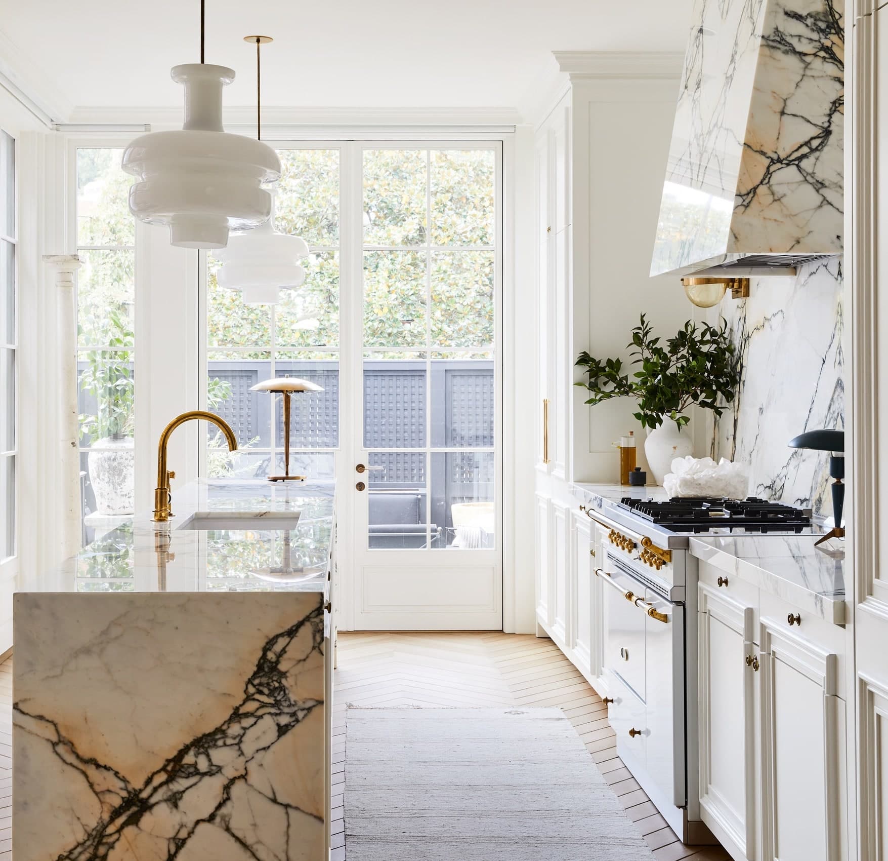 Chic Washington D.C. Townhouse with a Parisian Twist - COCOCOZY