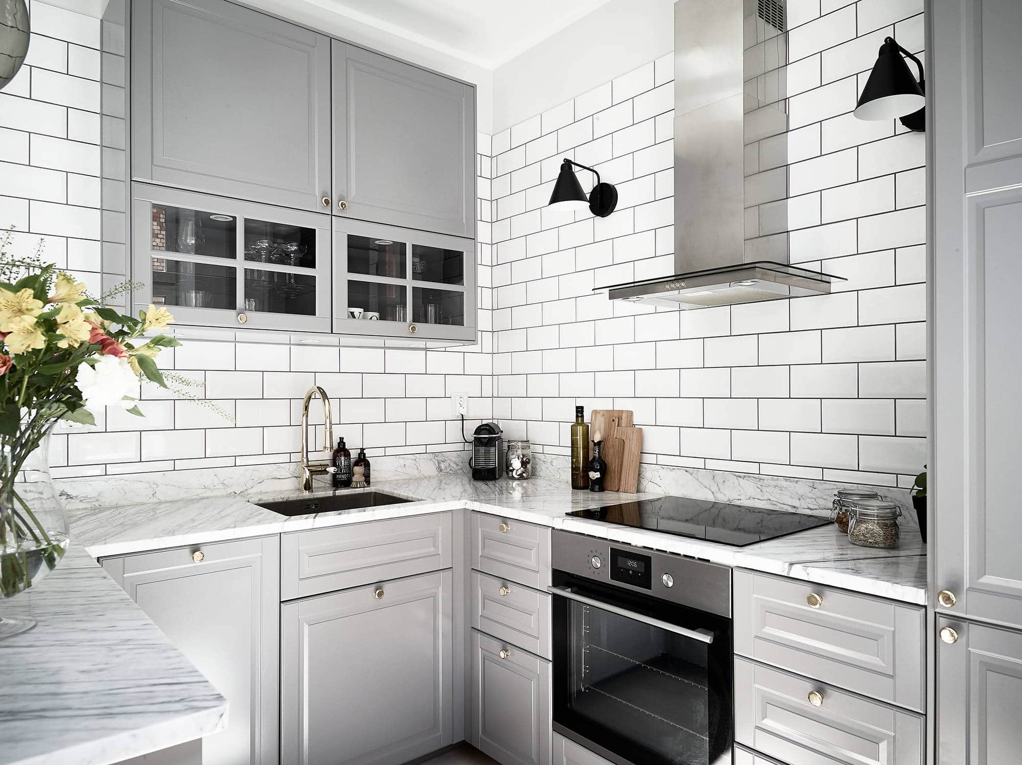 Beautiful kitchen with lots of natural light | COCO LAPINE DESIGN ...