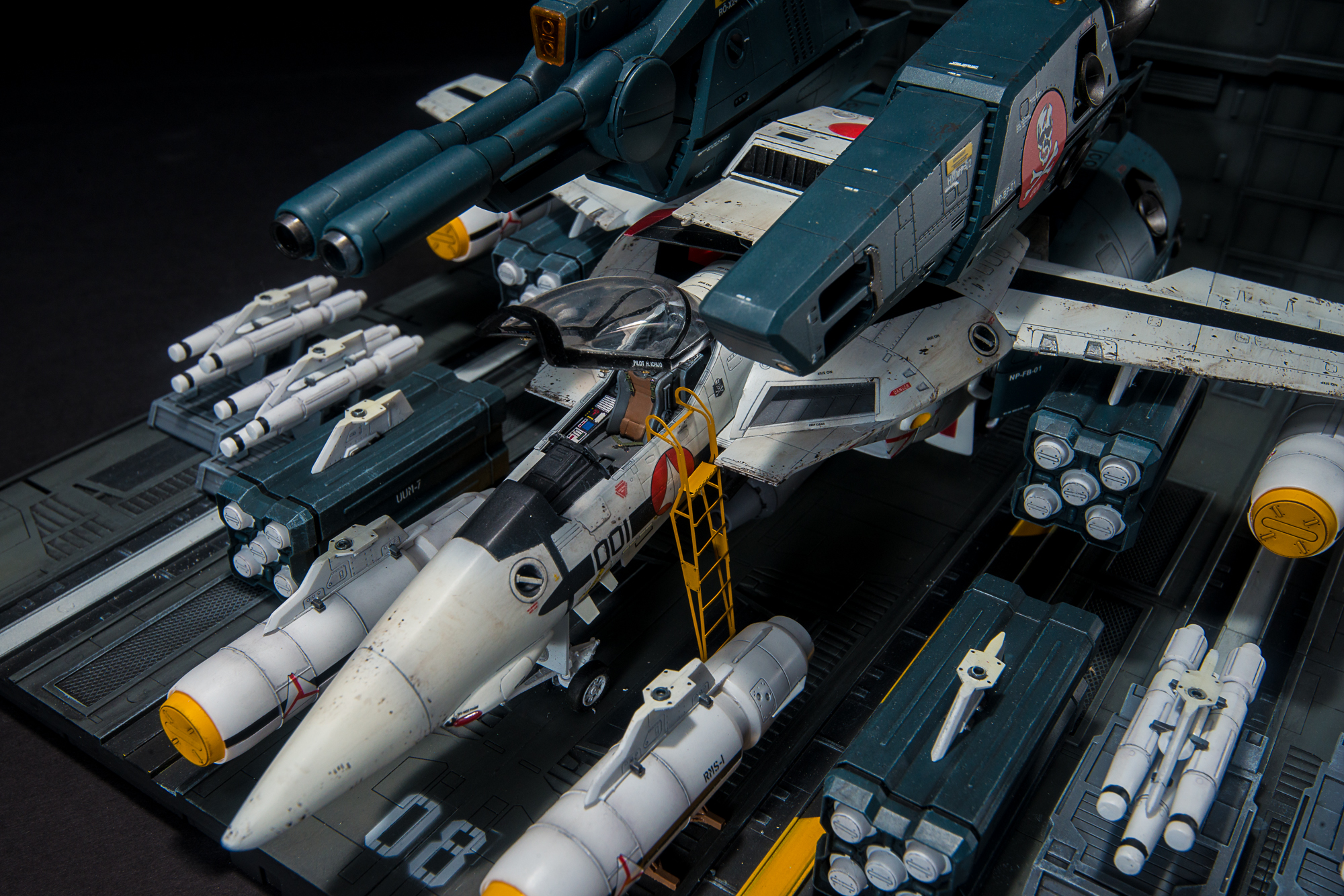 1:48 Strike Valkyrie VF-1S with Weapons – Cod T Modeling