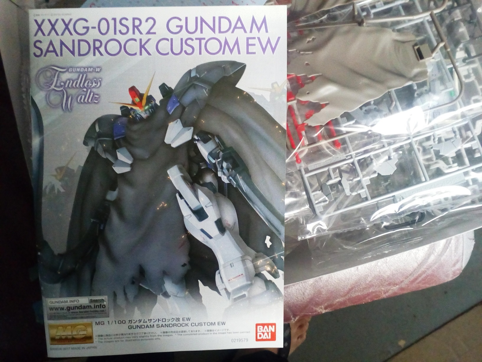 Premium Bandai Master Grade Gundam Sandrock Custom EW 1/100 Inbox ...