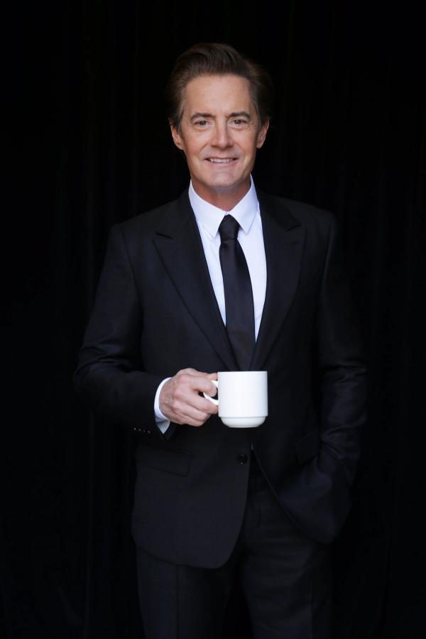 Kyle MacLachlan suits up as Agent Dale Cooper again, returning to Twin ...