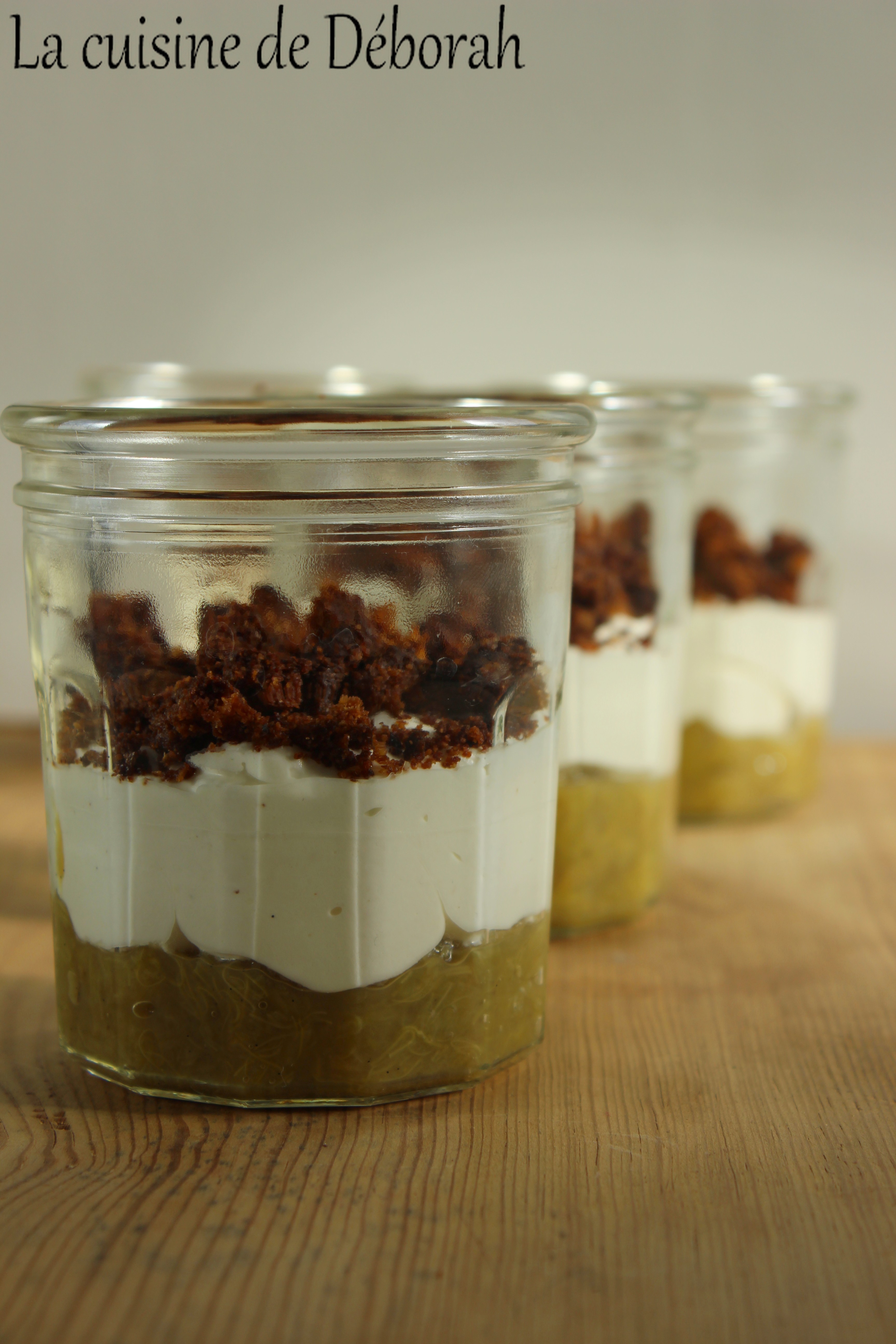 Verrines rhubarbe, vanille et crumble - La cuisine de Déborah