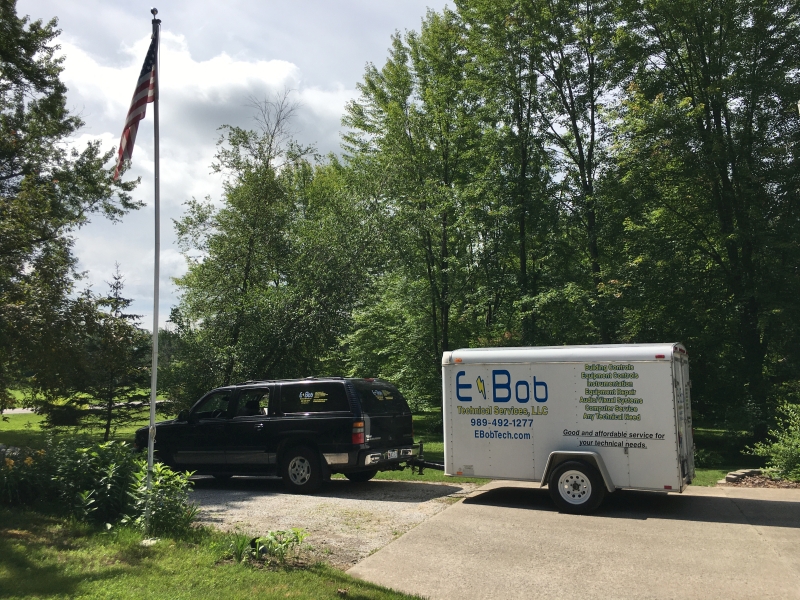 E-Bob's Trailer Gets Graphics - E Bob Technical Services LLC
