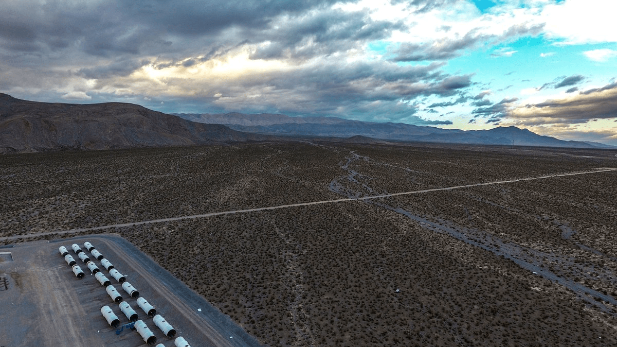 Hyperloop One installs the first tube of its 'DevLoop' in Las Vegas ...