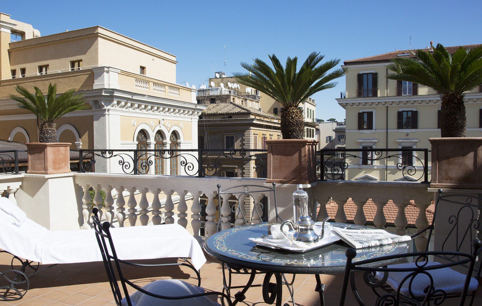 Palazzo Dama Luxury Hotel In Rome - Flawless Crowns