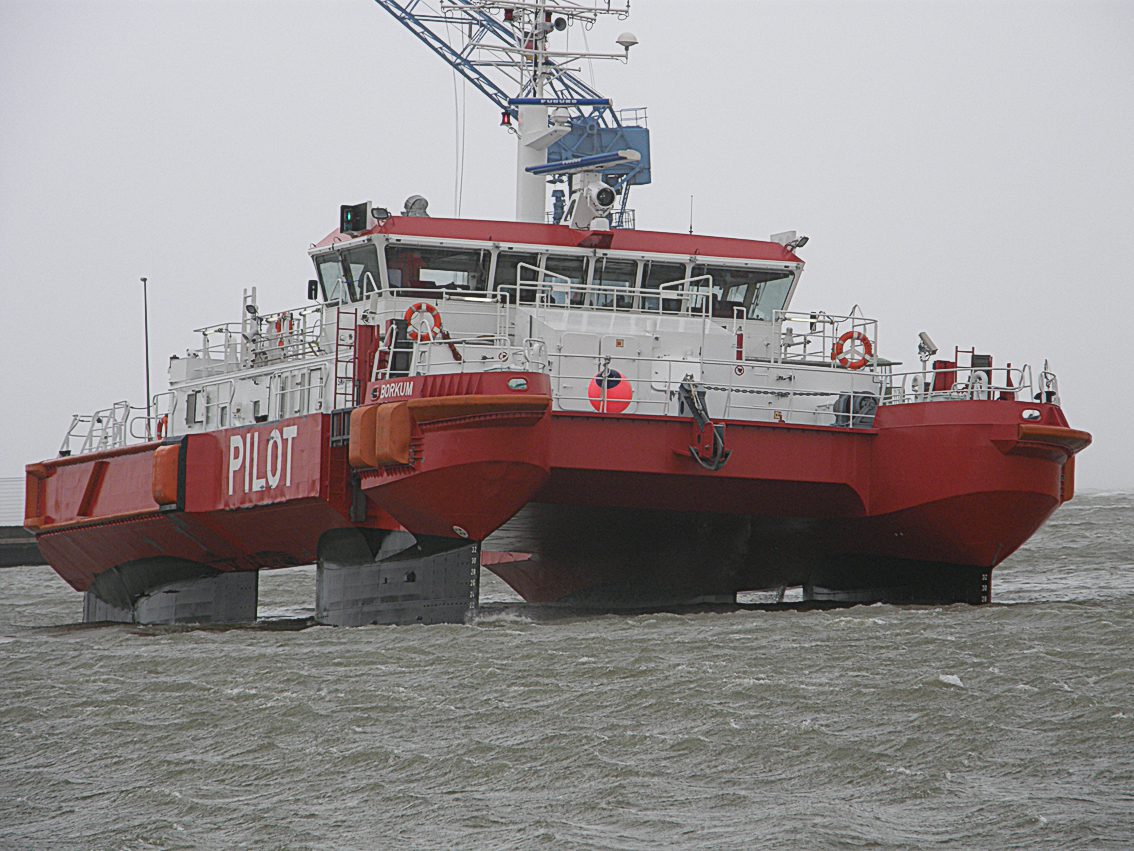 Watch: Pilot Boat Coming in Hot – gCaptain