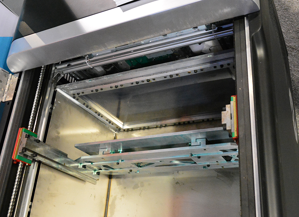 CES2017: Really, Really Big SLA Printing | Hackaday