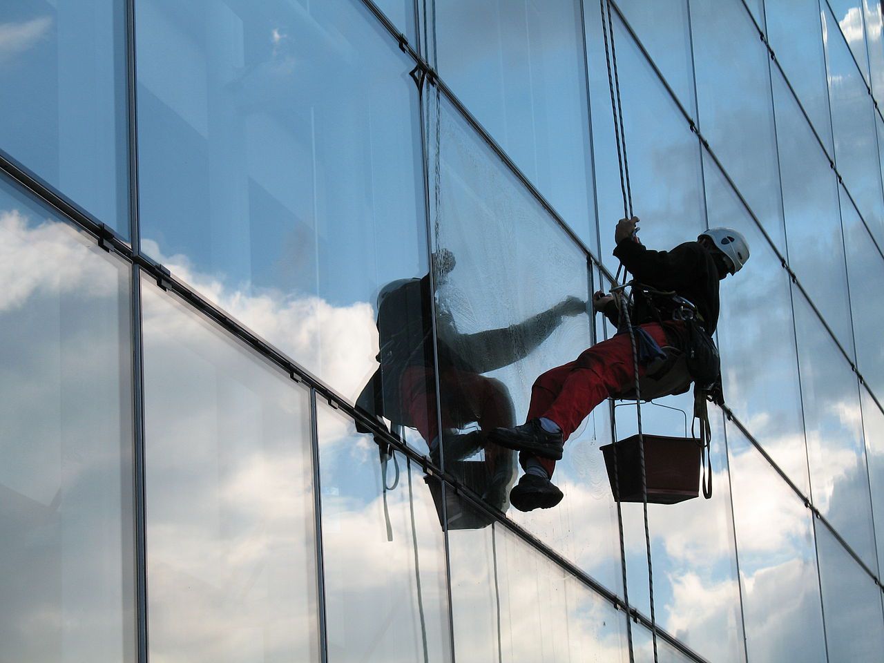 High Rise Window Cleaning – High Rise Spiders