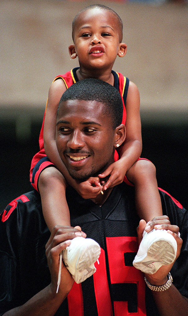 Lorenzen Wright JR Dedicates A Photo To His Mother, Sherra Wright ...