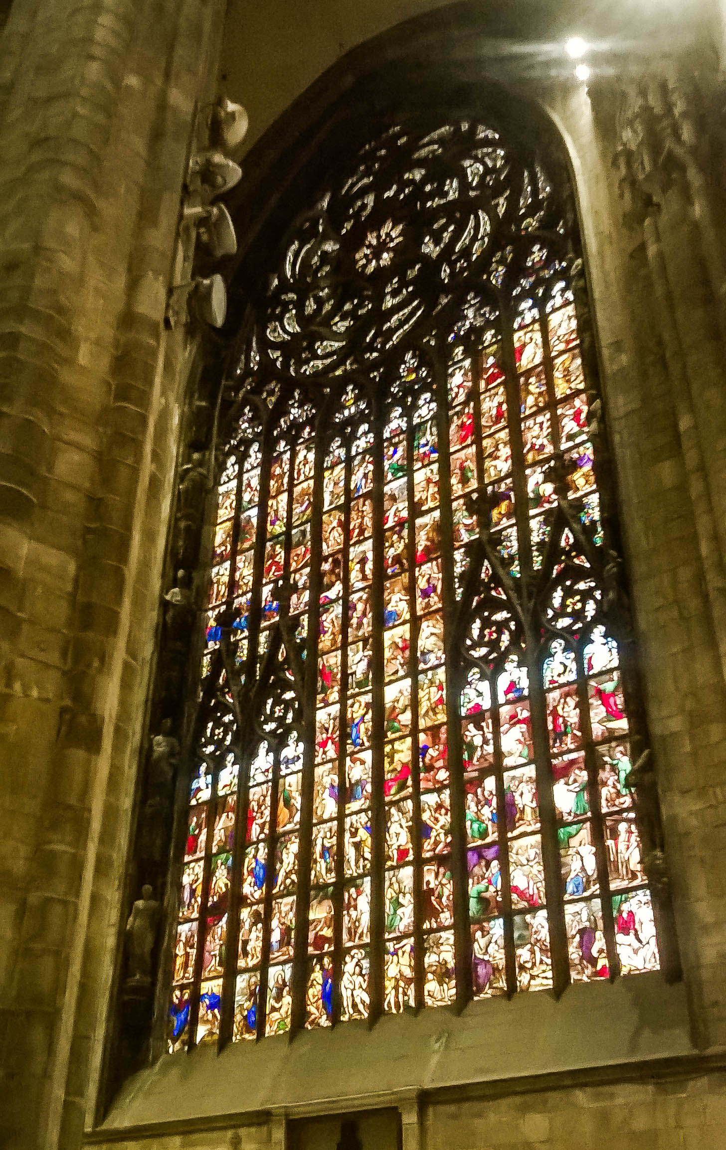 Stained_glass_window_in_Milan_Duomo | Inspired To Explore