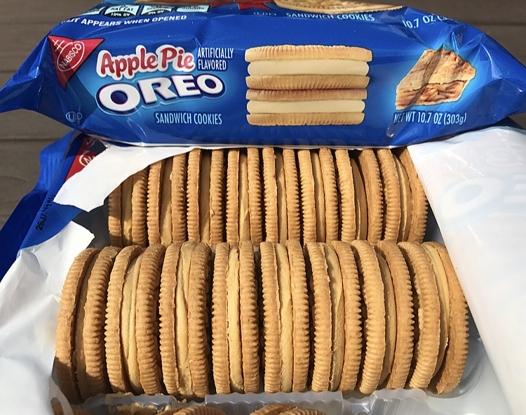 REVIEW: Nabisco Apple Pie Oreos - Junk Banter