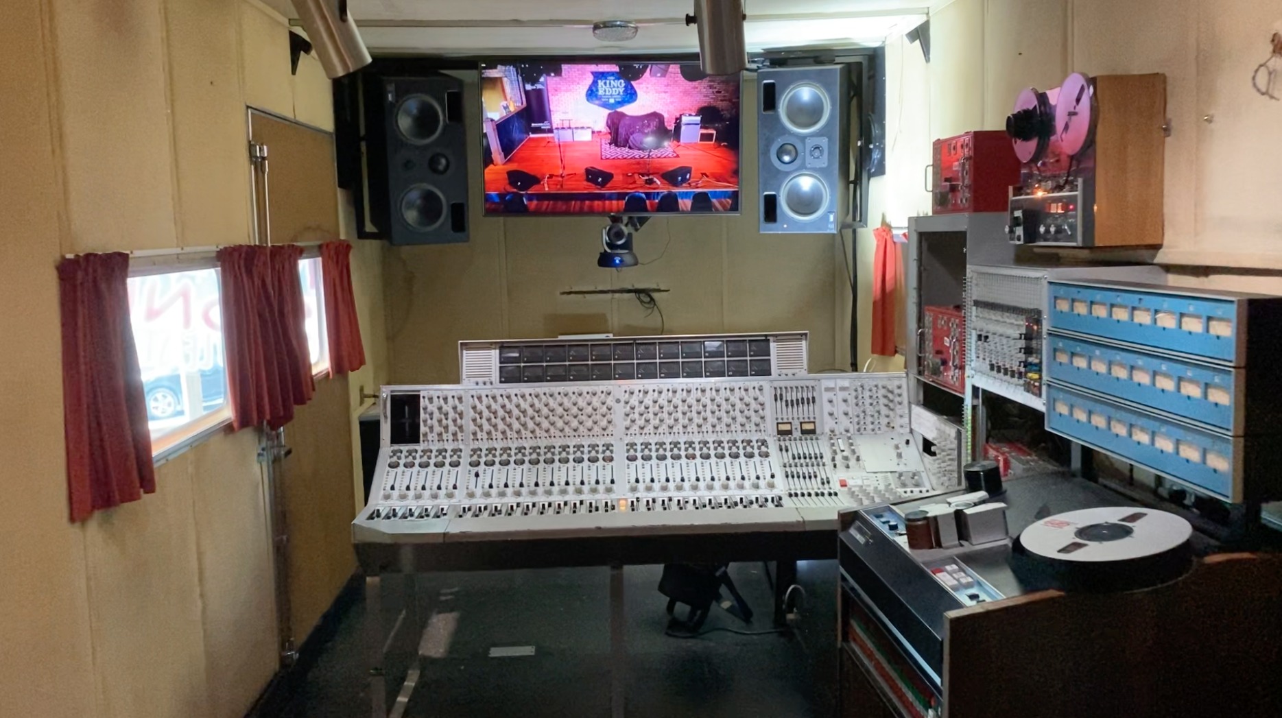 Rolling Stones Mobile Studio Tour – Part 1 History of the RSM / Jason ...