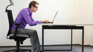 Los riesgos de sentarse más de 8 horas en el trabajo