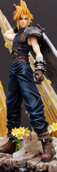 FF7’s Cloud Strife Action/Toy Figure! Look at that Giganto Sword of His ...