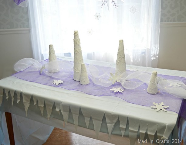 LAYERING A FROZEN PARTY TABLE Mad in Crafts