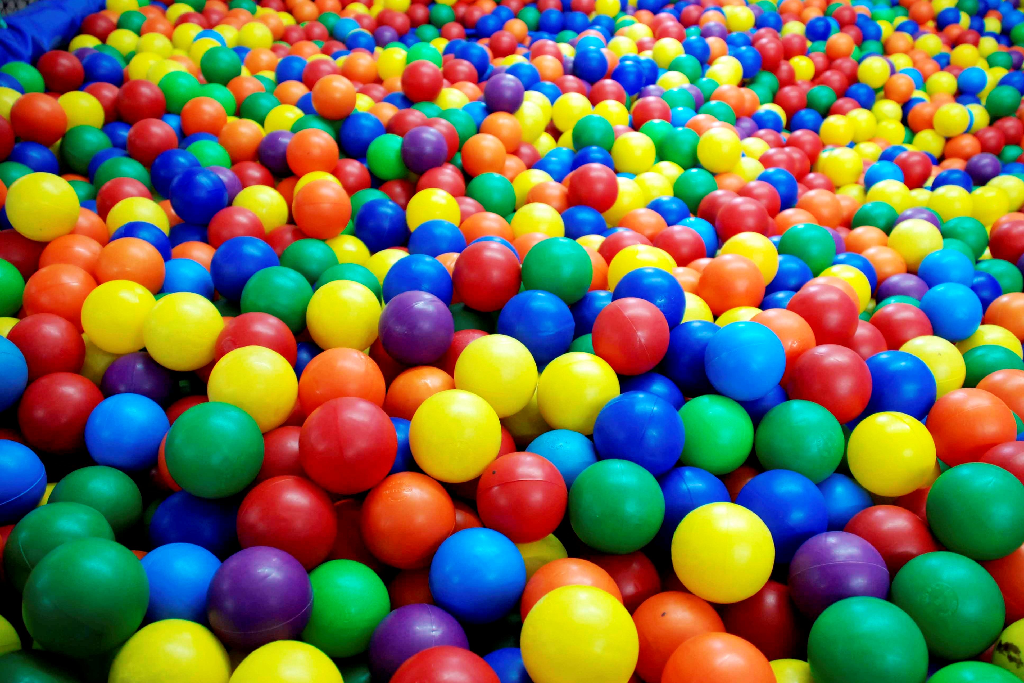 Shoppings de Manaus abrem espaço para diversão com bolinhas coloridas ...