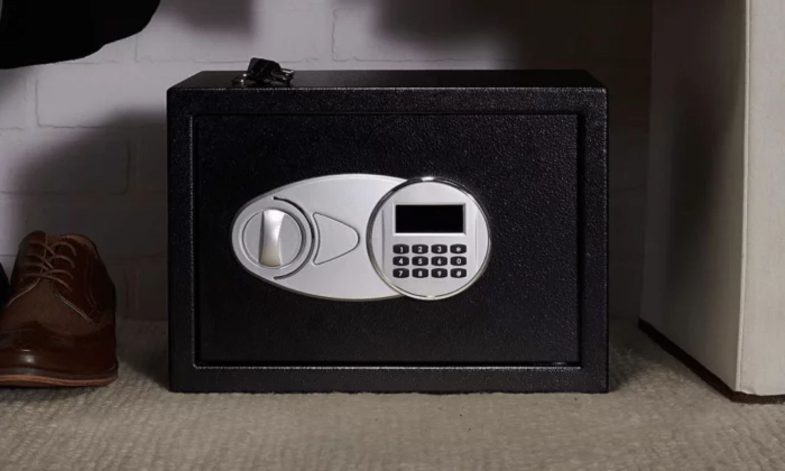 Best Electronic Safe Lockers in India Deals, Buying Guide & Reviews ...