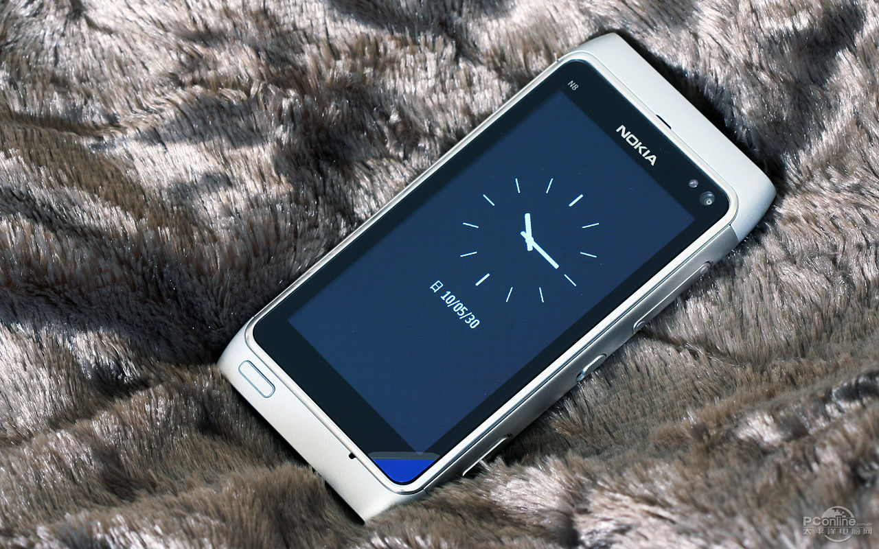 Pics: New Gallery of Silver Nokia N8 (on furrrrr!) : My Nokia Blog - 200