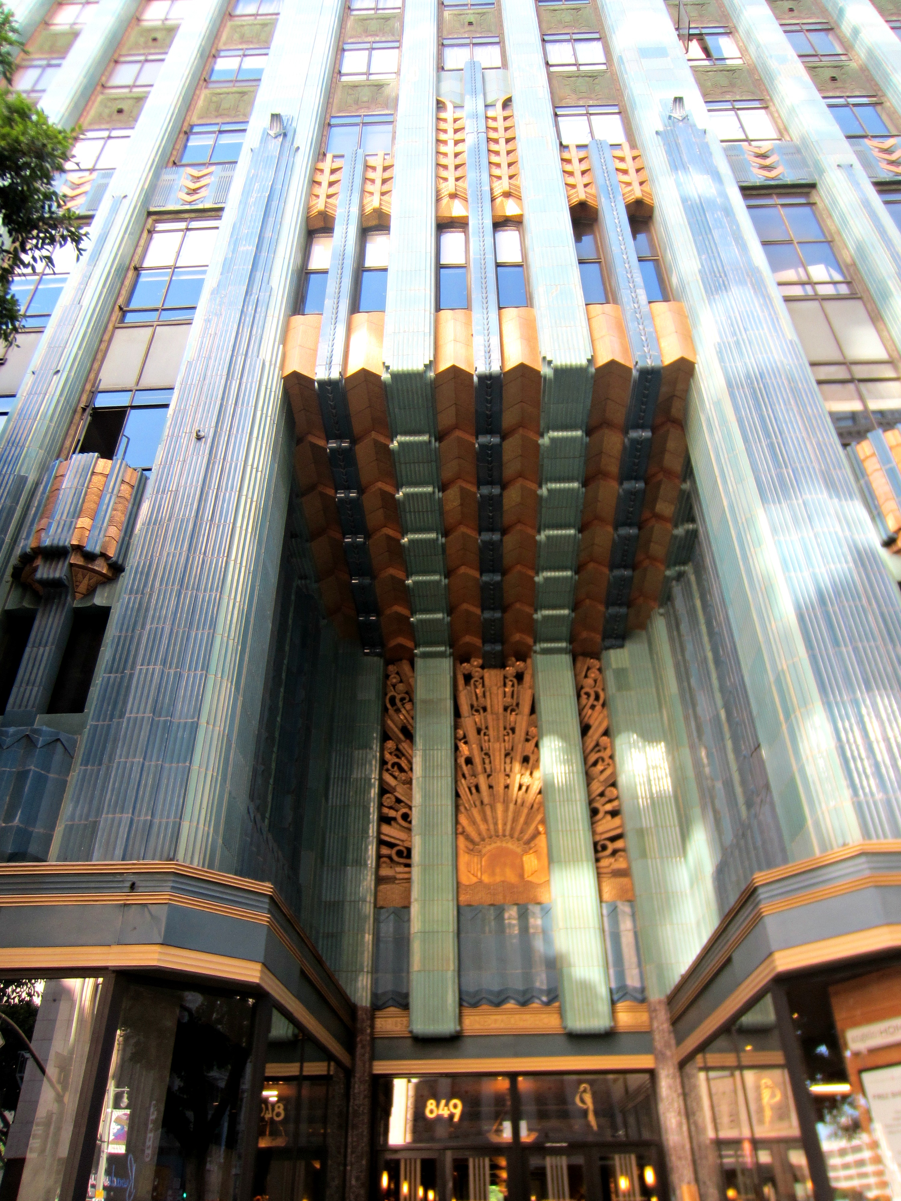 Eastern Columbia building – No Idle hands here