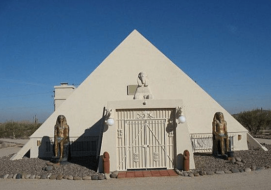 Arizona's 3-bedroom pyramid house in the desert • Offbeat Home & Life
