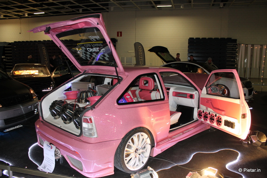 American Car Show: Hienoja autoja, kauniita naisia - Pietar.in