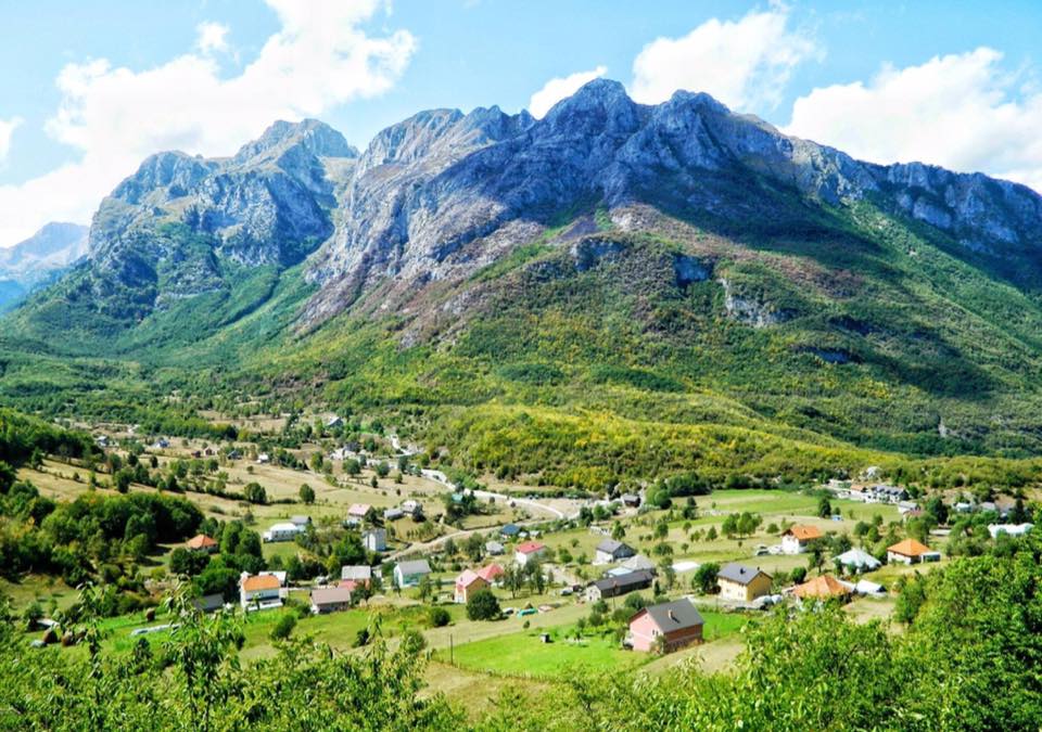 Vuthaj, fshati në zemër të Alpeve, me bukuri dehëse ! – PLAVA E GUCIA SOT