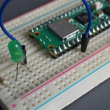 Raspberry Pi Pico: PWM Fading an LED (MicroPython) | Random Nerd Tutorials