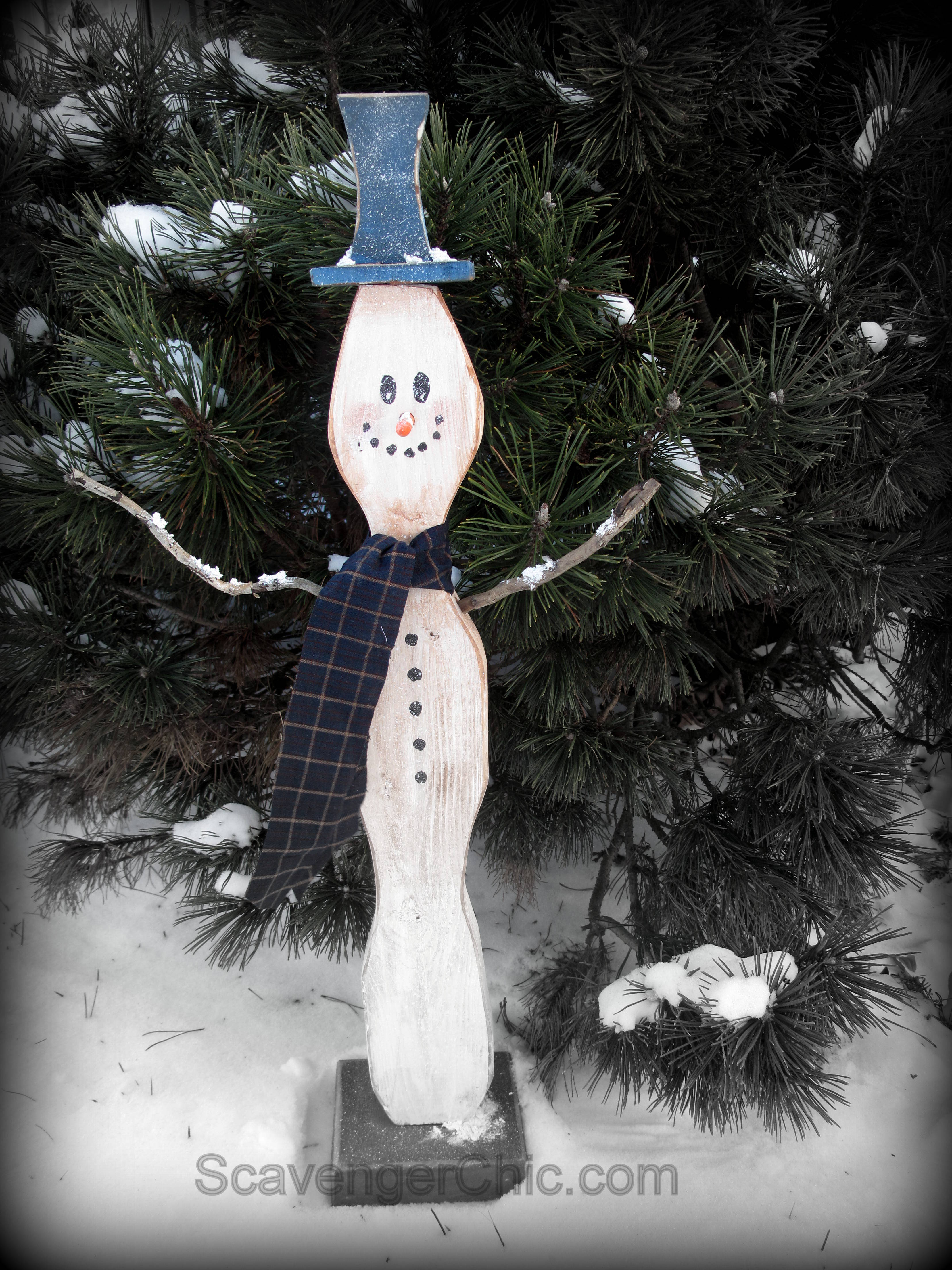 2 x 4 Snowman diy - Scavenger Chic