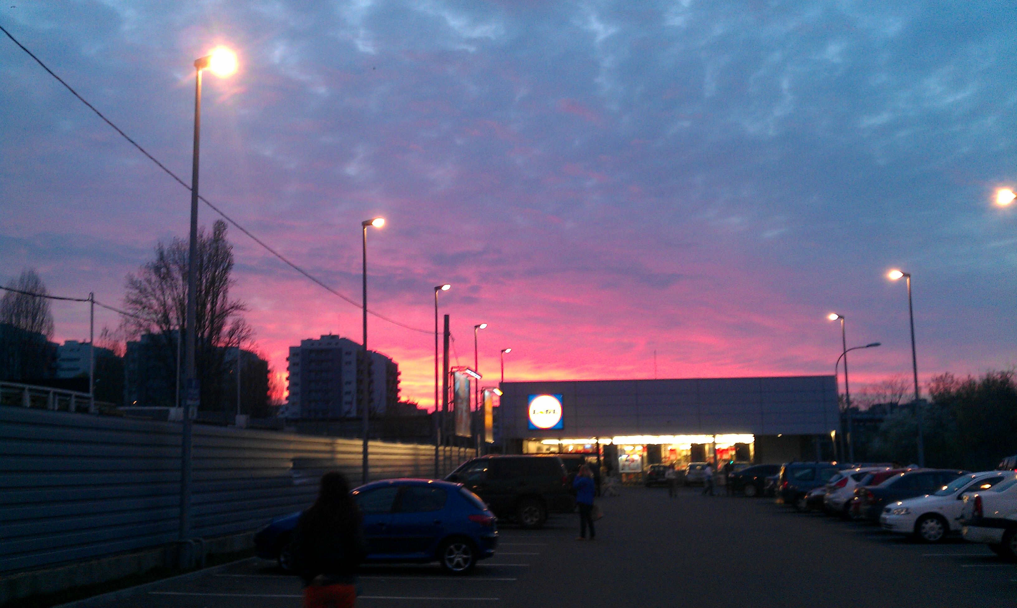 Vă pun la dispoziție 28 de apusuri de soare superbe.