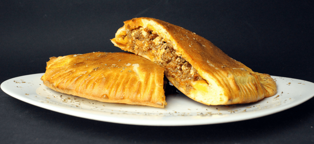 Bolognese zatvorena pizza (calzone) sa savršenim tijestom | Take Me To Food