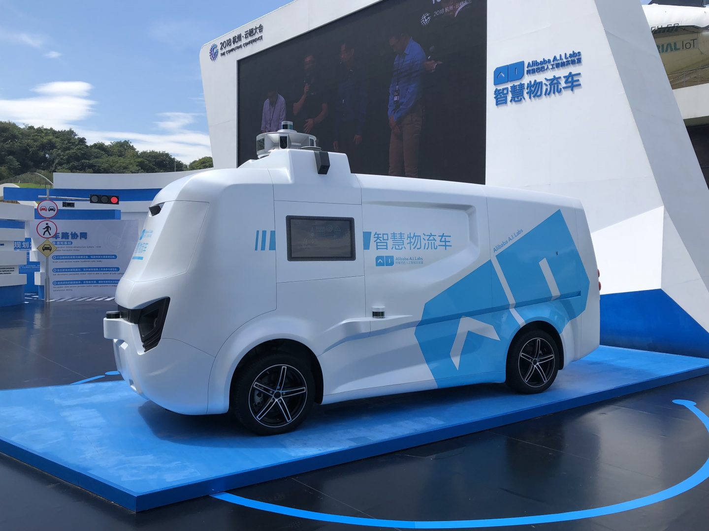 Alibaba AI Labs launches L4 autonomous logistics vehicle · TechNode