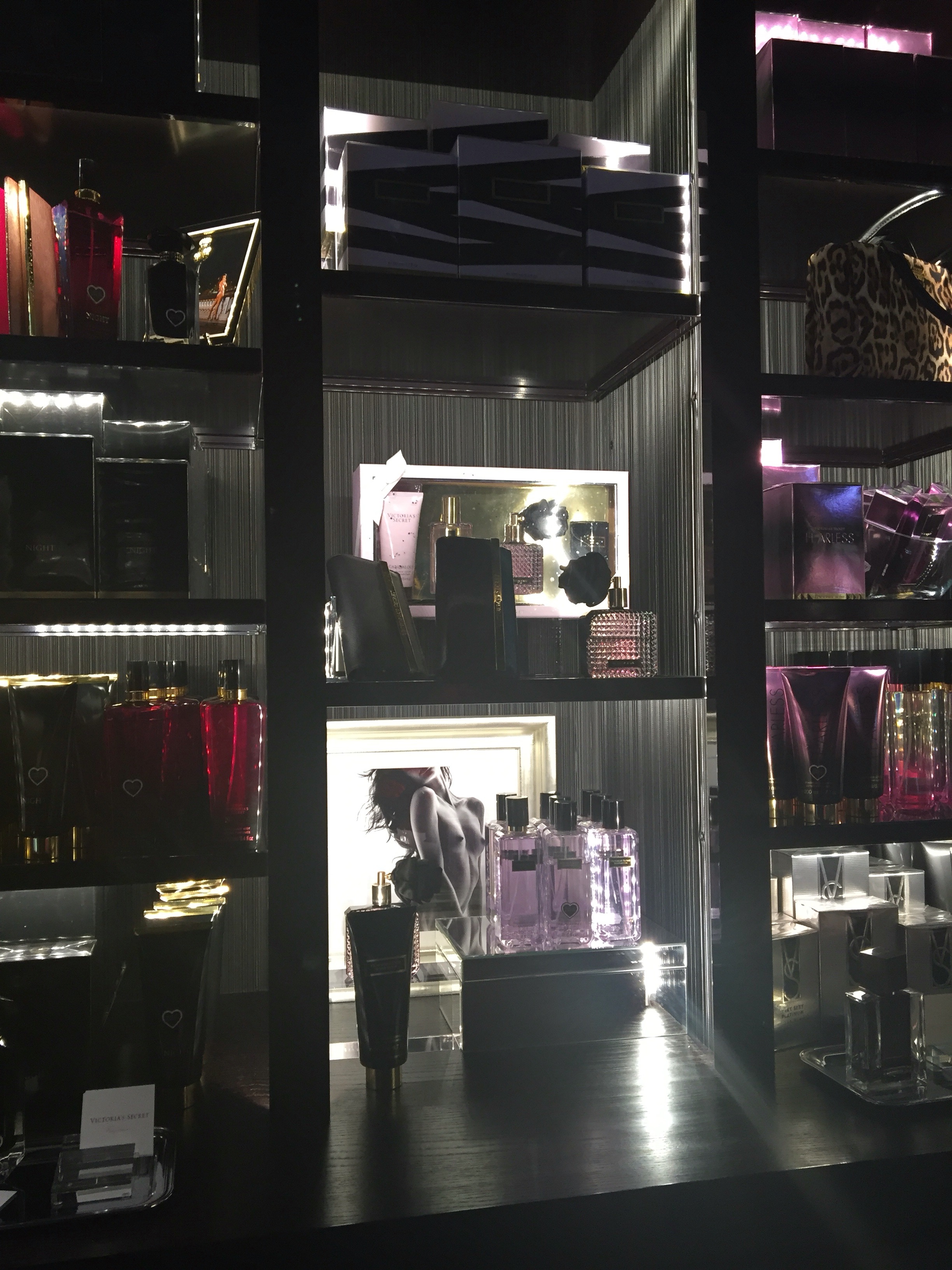 La 1ère boutique Victoria's Secret en France à Orly Ouest! | Mag des ...