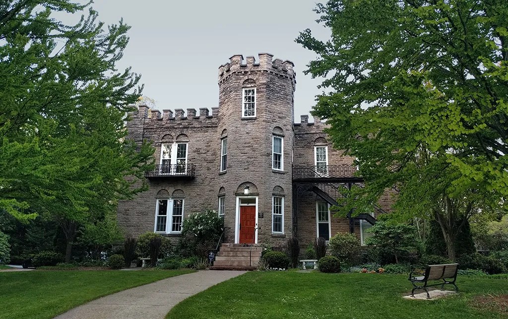 9 Stunning Castles You Must See in the USA - Thrifty Nomads