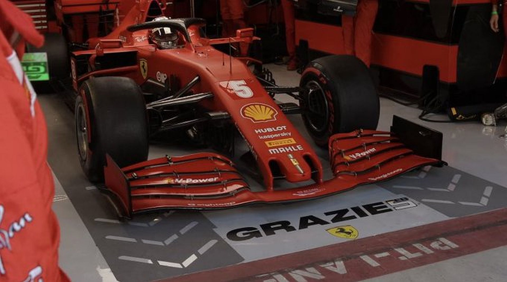 Il saluto in musica di Vettel. Da applausi. Grazie Seb - Top Speed