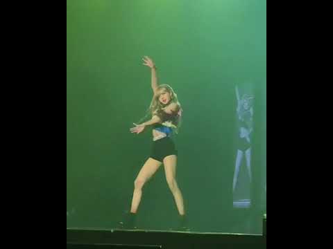 Blackpink Lisa's Sexy Dance Performance In Thailand Goes Viral - Ulzza ...