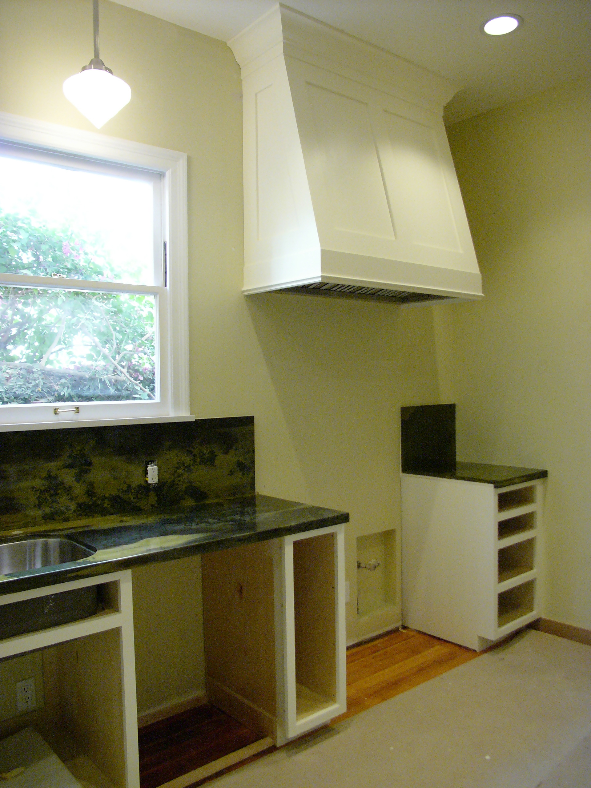 THE UGLY KITCHEN IN TRANSFORMATION – BEGUILING HOLLYWOOD