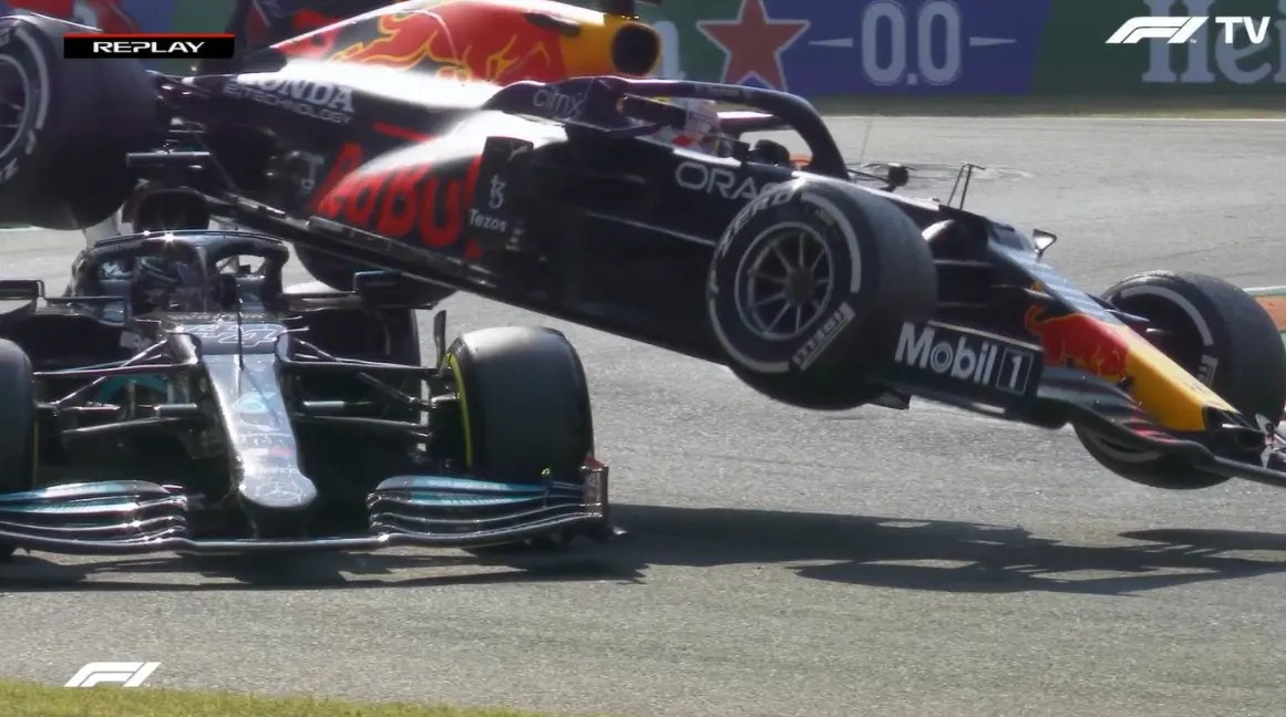 Veja o acidente entre Max Verstappen e Hamilton no GP de Monza | DCI