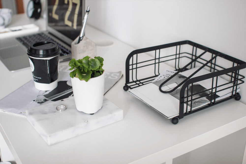 Minimal desk decorKouturekitten Fashion Blog