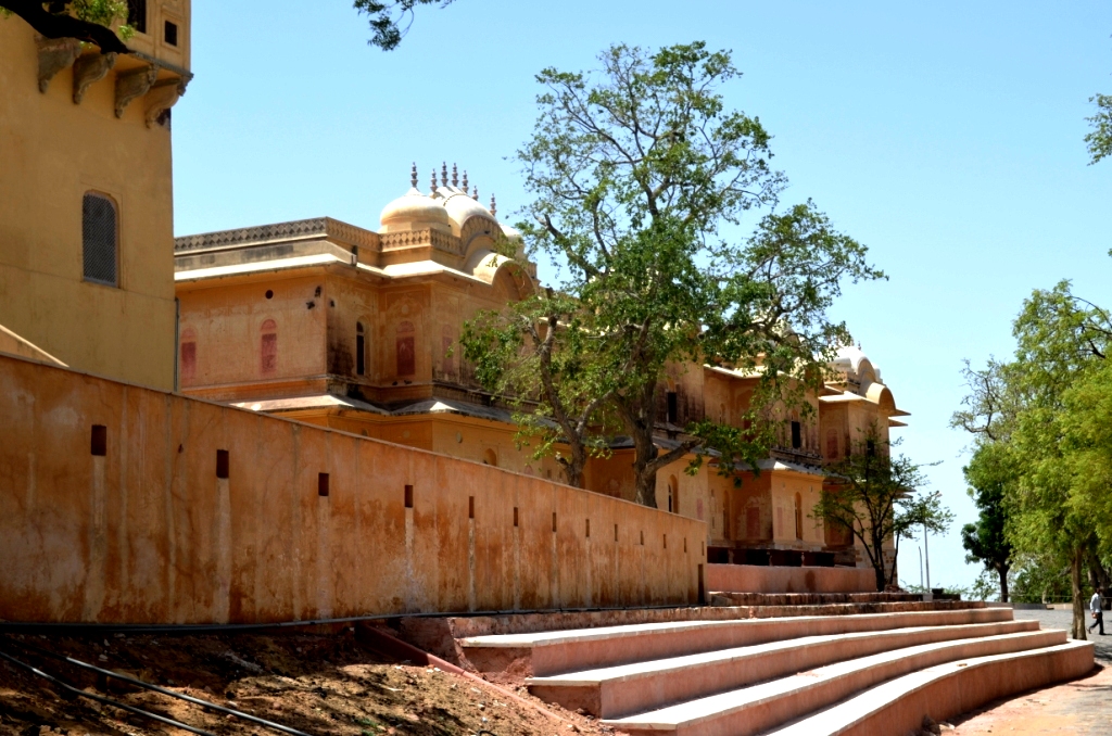 History unfolds at every stop.... Nahargarh fort - My Greedy BackPack