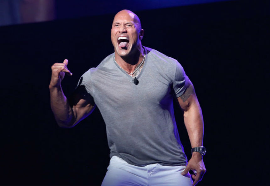 'La Roca' muestra sus habilidades de baile en Instagram