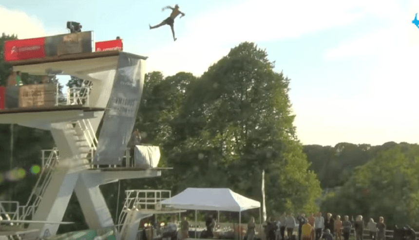 Death Diving: El nuevo y extraño deporte favorito de Noruega | Sopitas.com