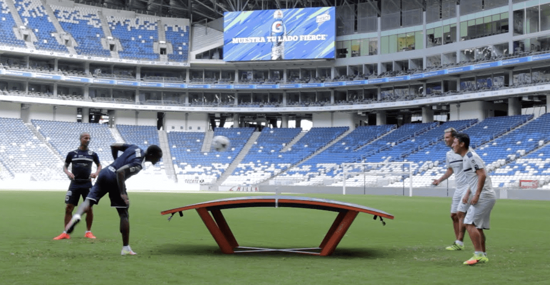 ¿Qué es el teqball, el nuevo deporte favorito de los futbolistas?
