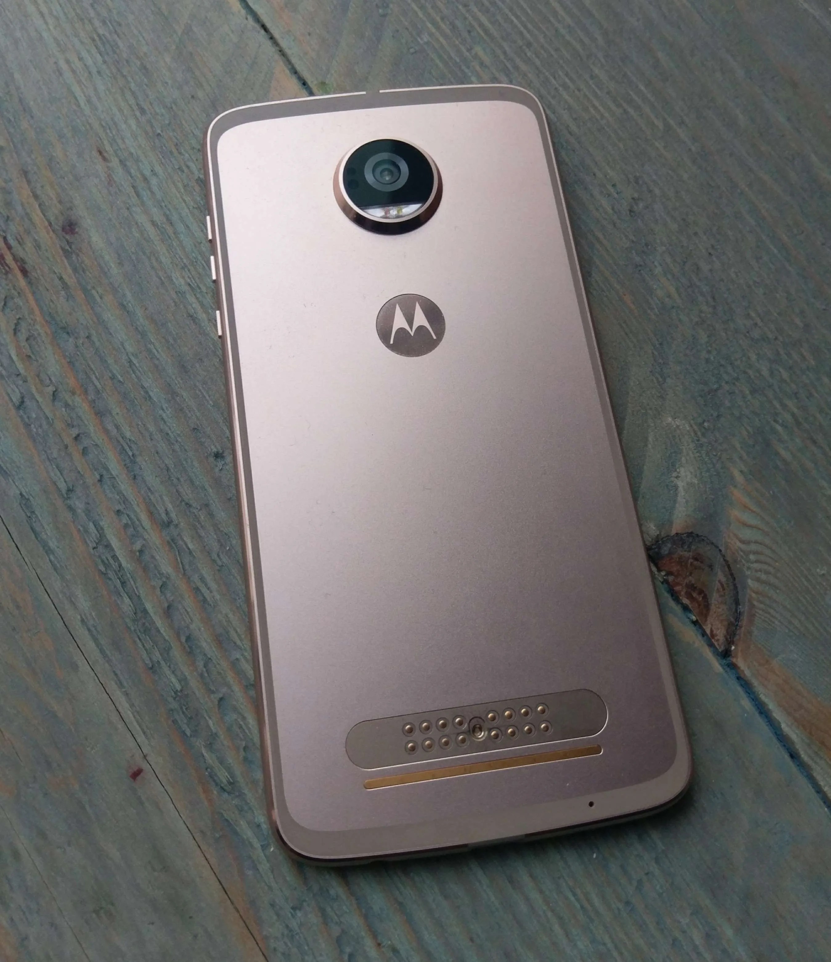 REVIEW: Moto Z2 Play