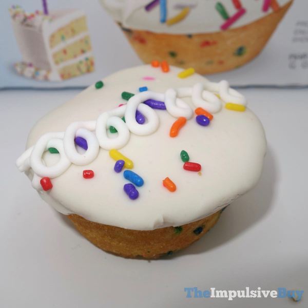 REVIEW Hostess Limited Edition Birthday CupCakes The Impulsive Buy review-hostess-limited-edition-birthday-cupcakes-the-impulsive-buy