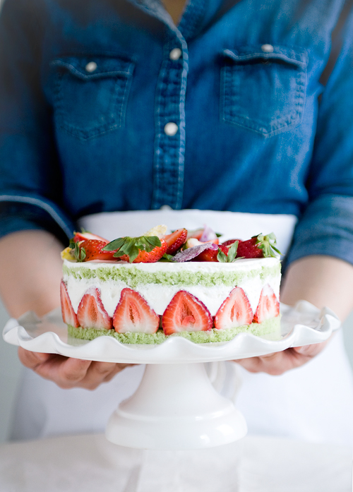 Strawberry Basil Cake with Vanilla Cream - Yummy Workshop